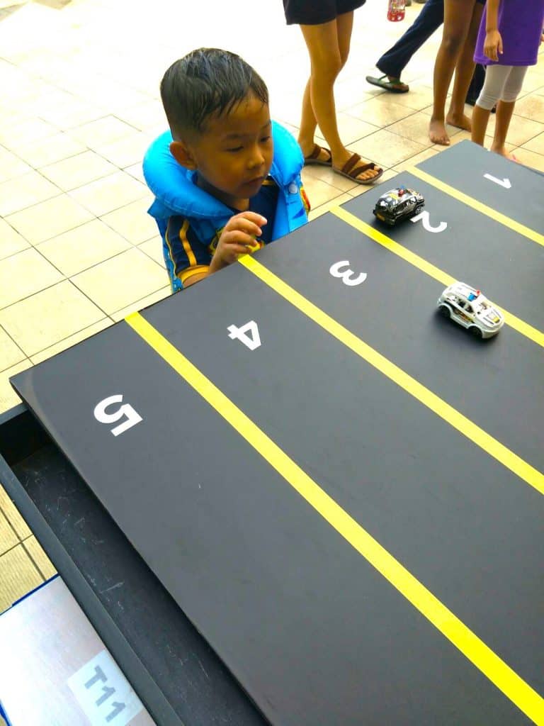 Finish the Race Carnival Game | Carnival World