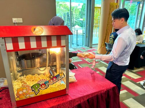 RENT A DELICIOUS LIVE POPCORN STATION FOR YOUR EVENT! | Carnival World